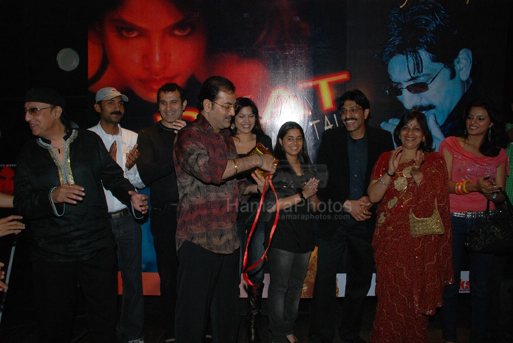 Bali Bhrahmabhatt, Sudesh Bhonsle, Dr. Manoj Kumar Gupta, Parmeet Sethi at the launch of Duniya ...